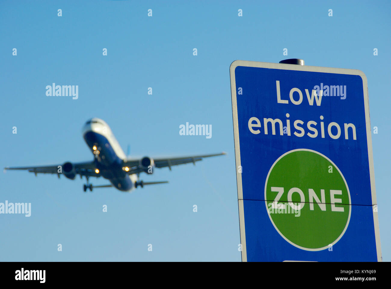 Jet airplane pollution hi-res stock photography and images - Alamy