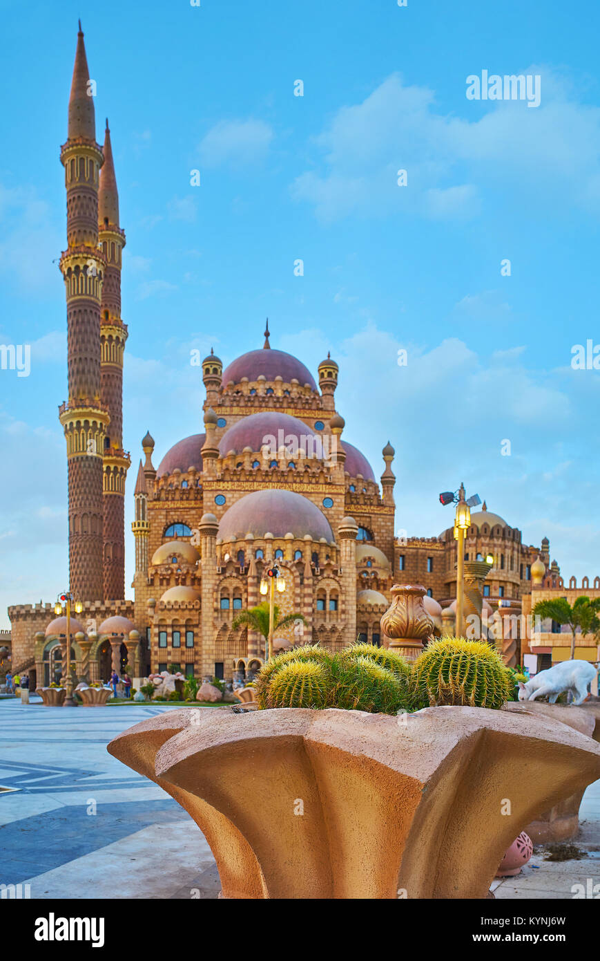 El sahaba mosque hi-res stock photography and images - Alamy