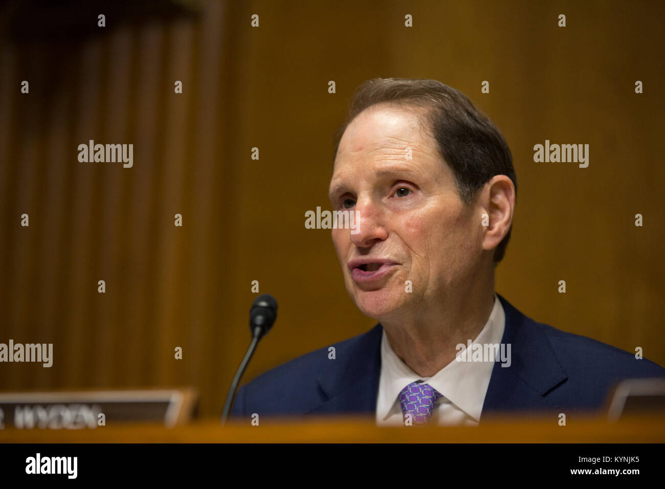 Senator Ronald Wyden of Oregon questions U.S. Customs and Border ...