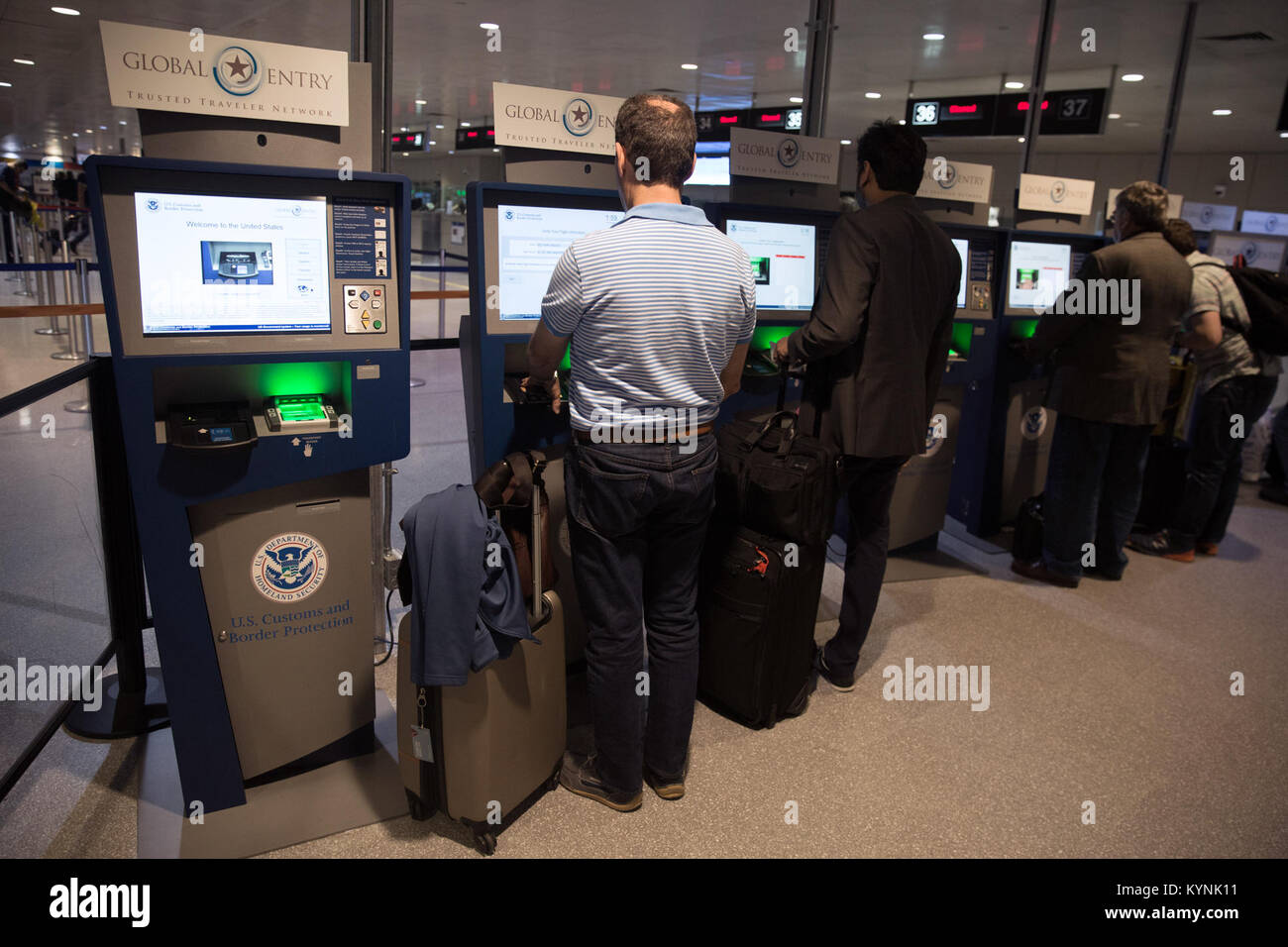 U.S. Customs and Border Protection officers process international ...