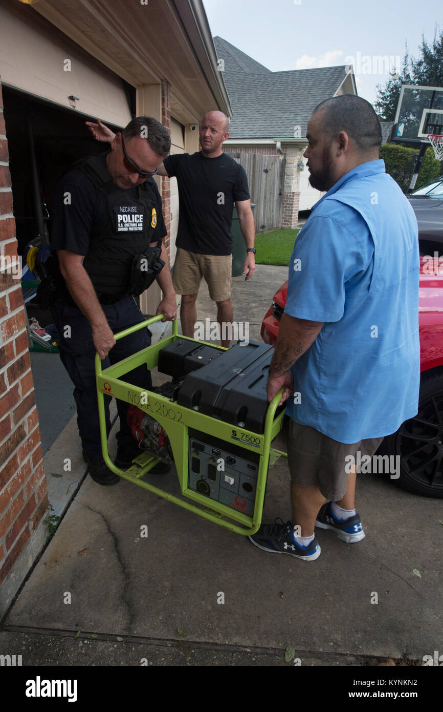 Office of field operations officers hi-res stock photography and images ...