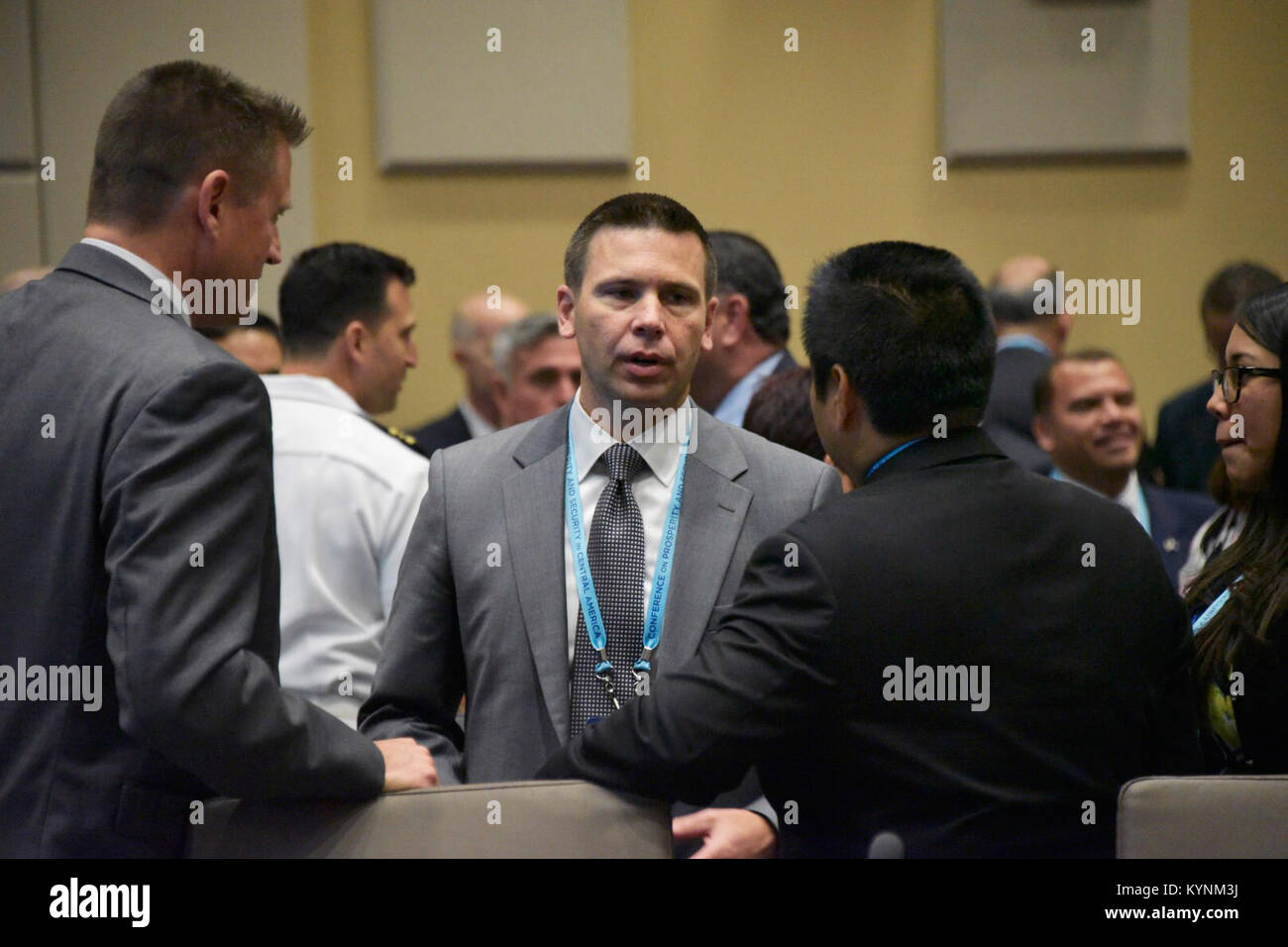 Dhs officers hi-res stock photography and images - Alamy