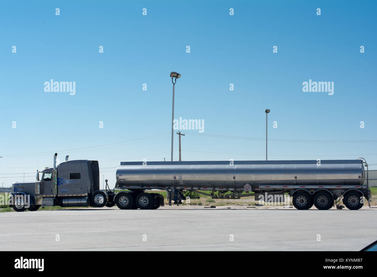 Oversized vehicle hi-res stock photography and images - Alamy
