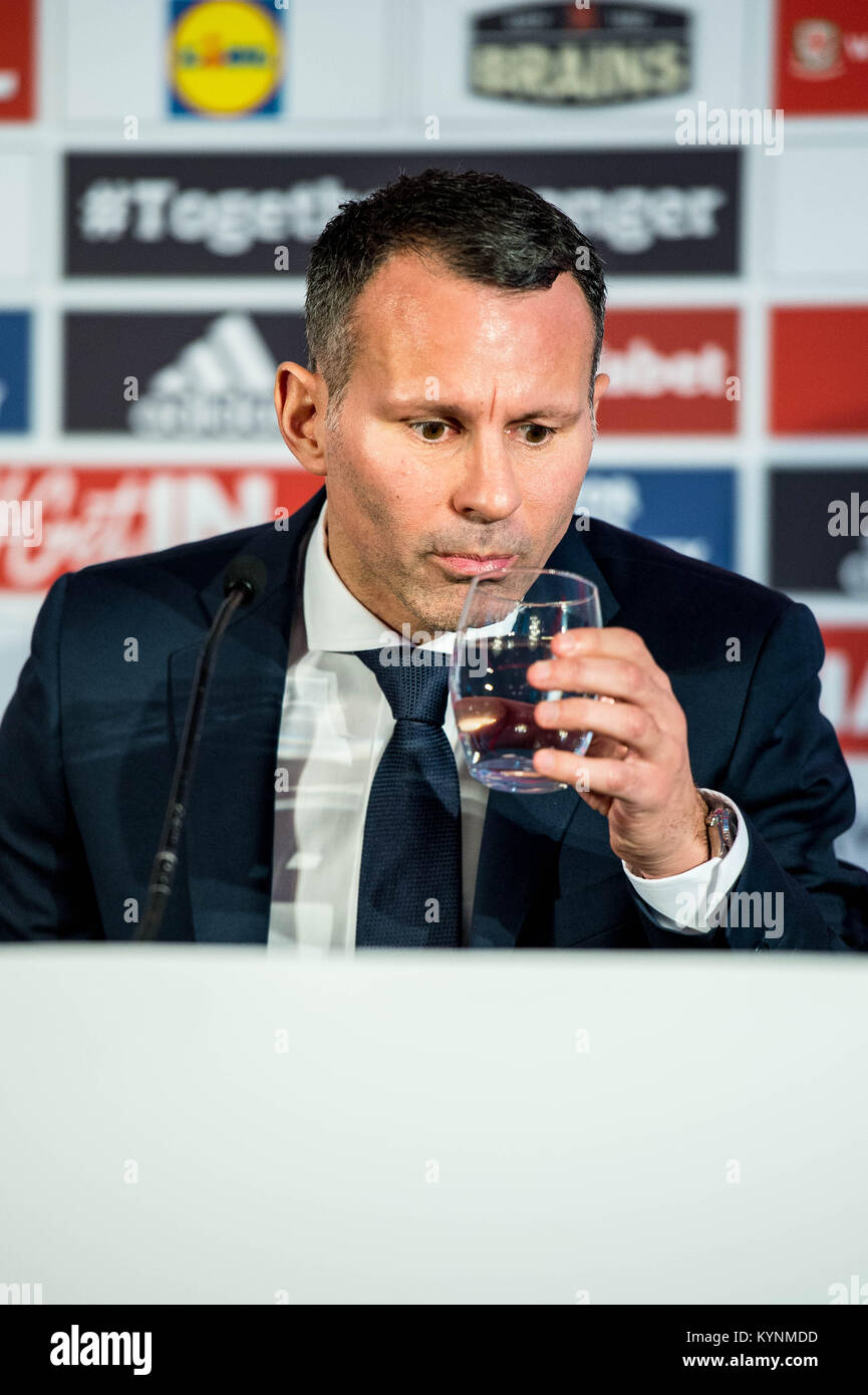Welsh footballer footballer wales hi-res stock photography and images ...
