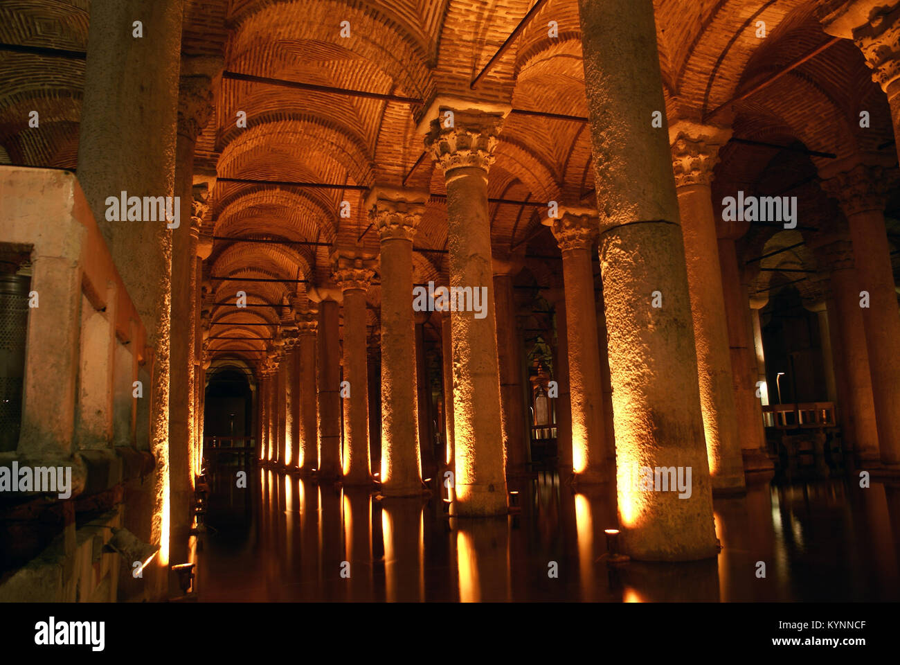 Columns and water in Yerebatan Saray, Istanbul Stock Photo - Alamy