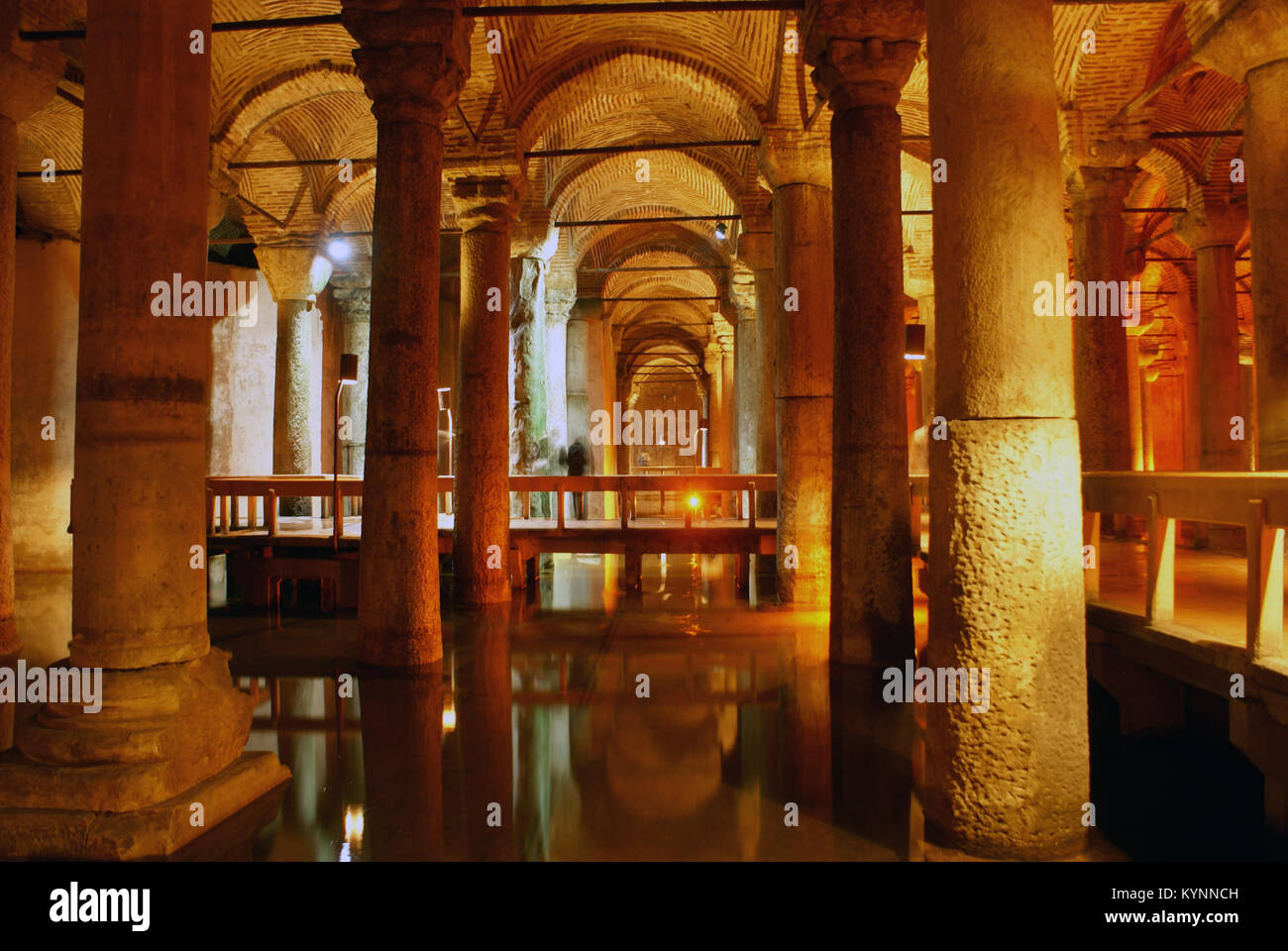 Columns in Yerebatan cistern in Istanbul, Turkey Stock Photo - Alamy