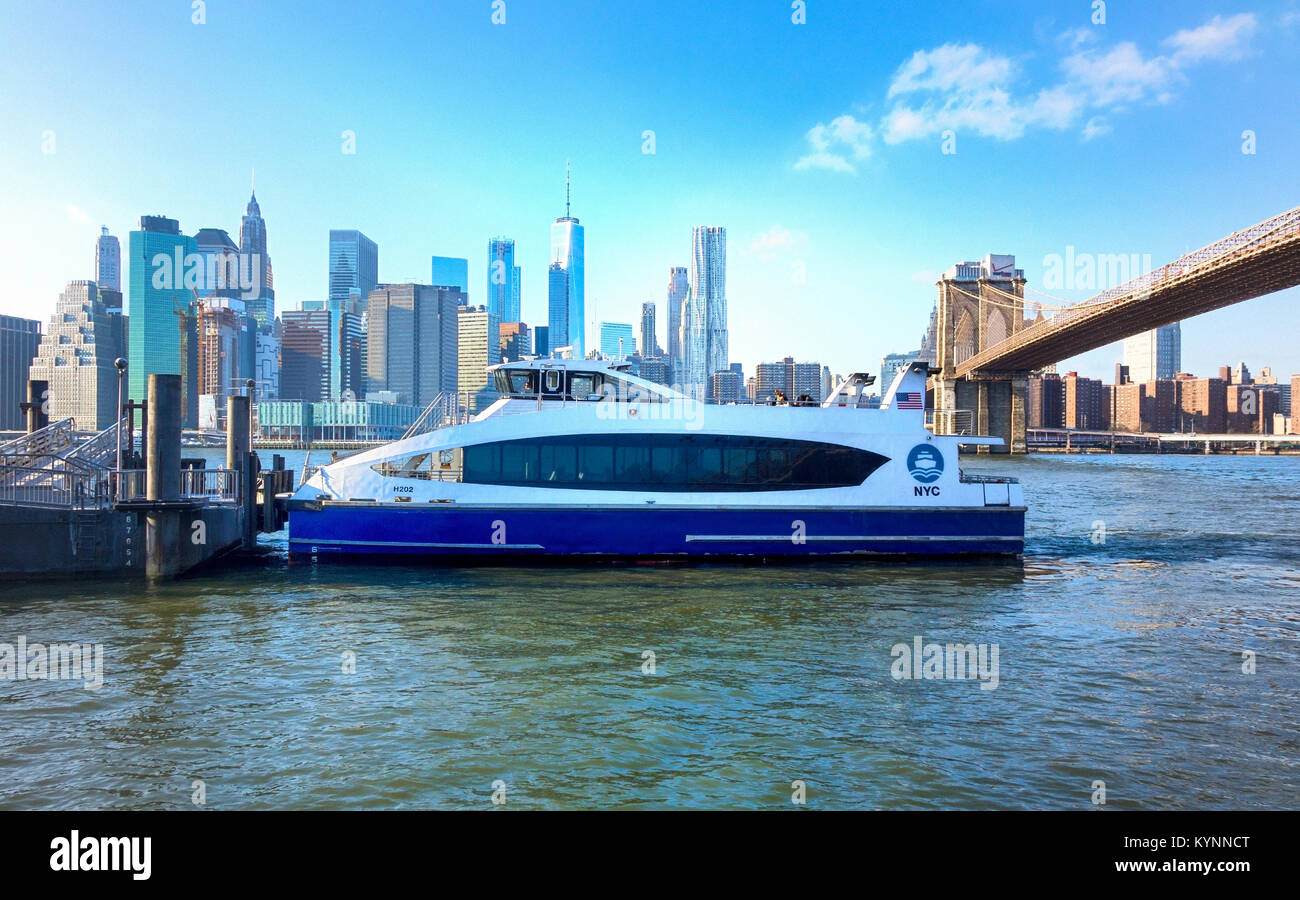 Brooklyn pier hi-res stock photography and images - Alamy
