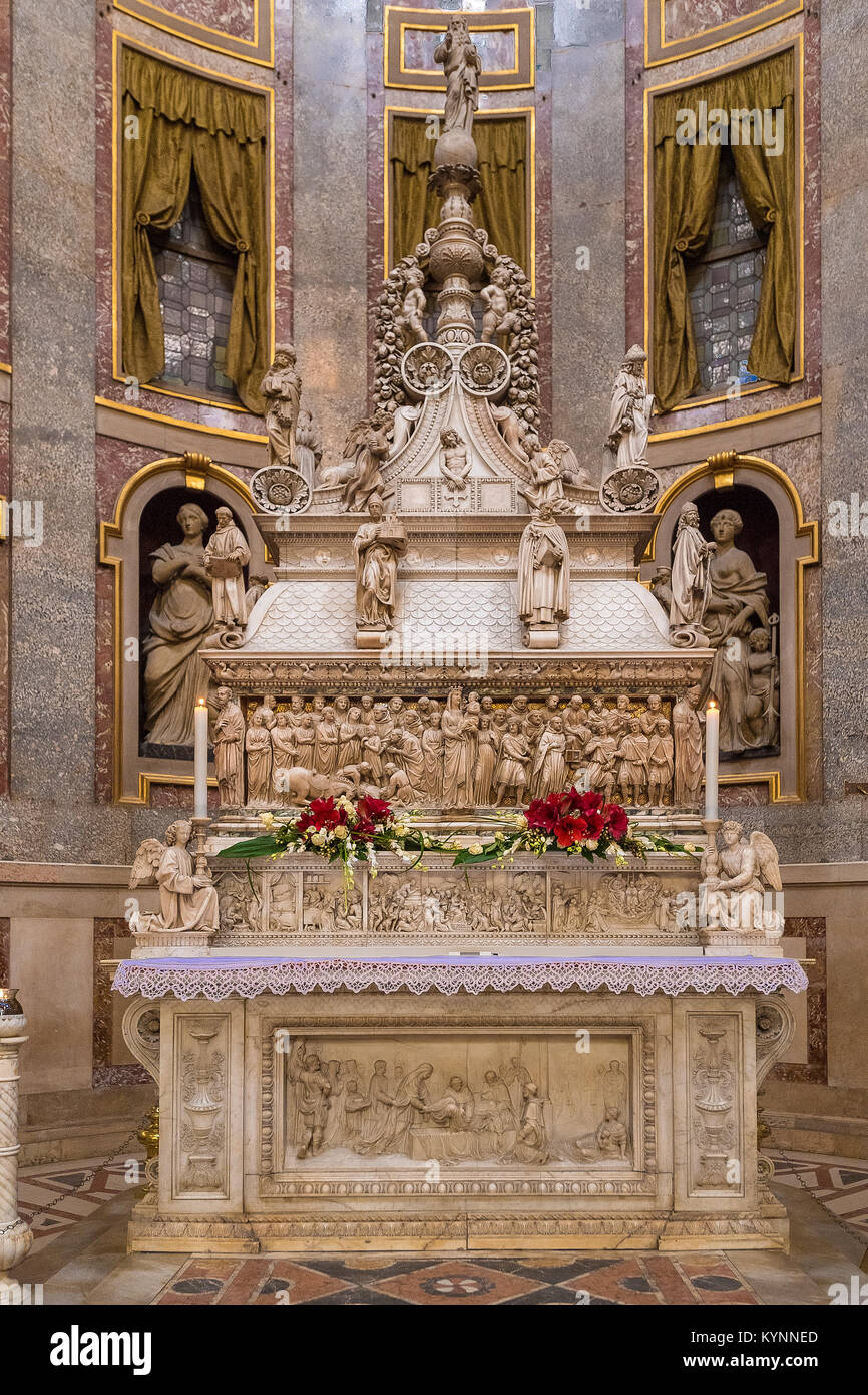 Arca di san domenico hi-res stock photography and images - Alamy