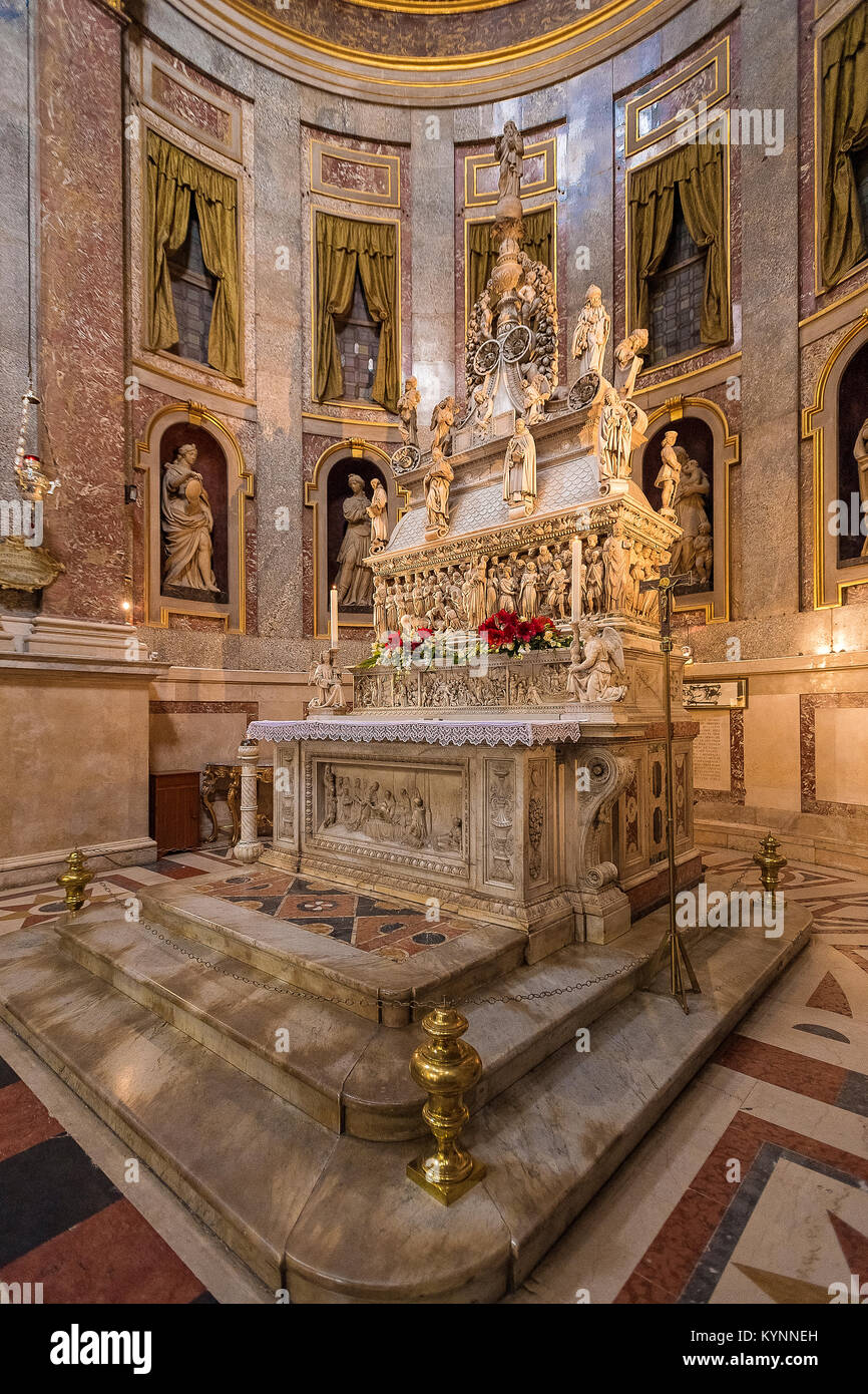Bologna arca di san domenico hi-res stock photography and images - Alamy