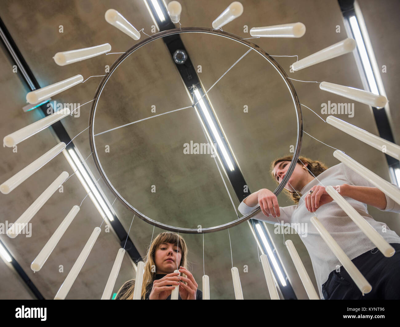 Studio complex, tate modern hi-res stock photography and images - Alamy