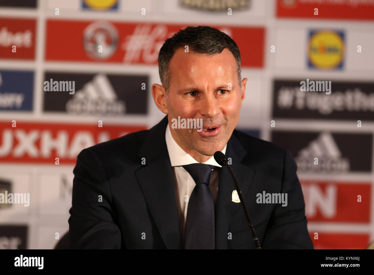 Cardiff, UK. 15th Jan, 2018. Ryan Giggs is pictured speaking to the ...