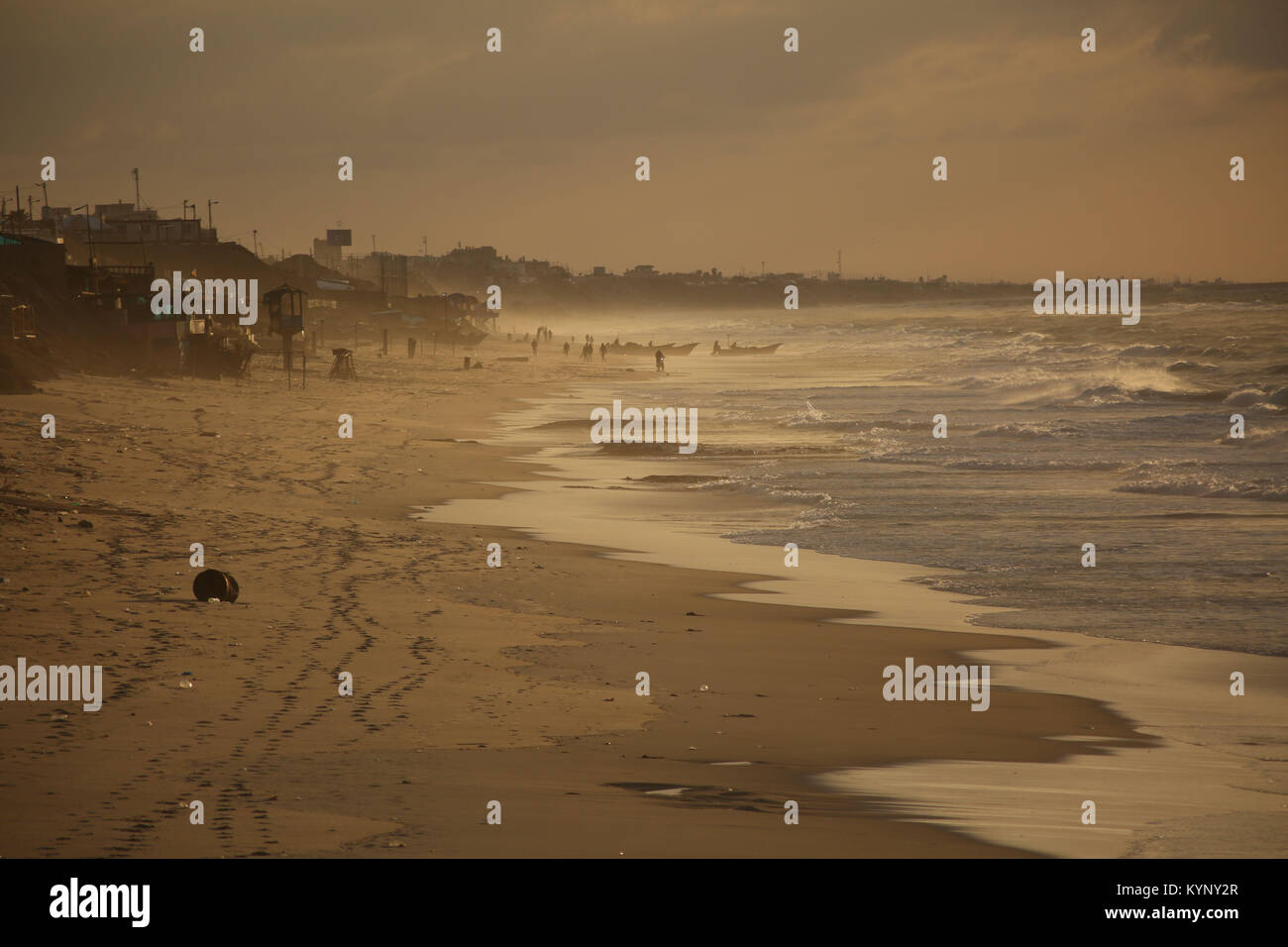 Gaza City, The Gaza Strip, Palestine. 15th Jan, 2018. Gaza city beach ...