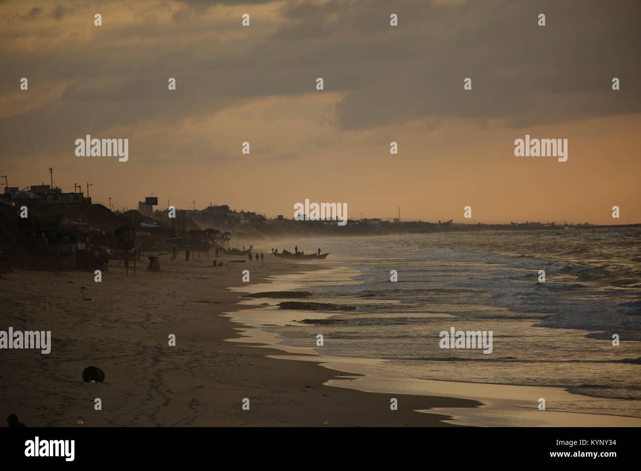 Gaza City, The Gaza Strip, Palestine. 15th Jan, 2018. Gaza city beach ...