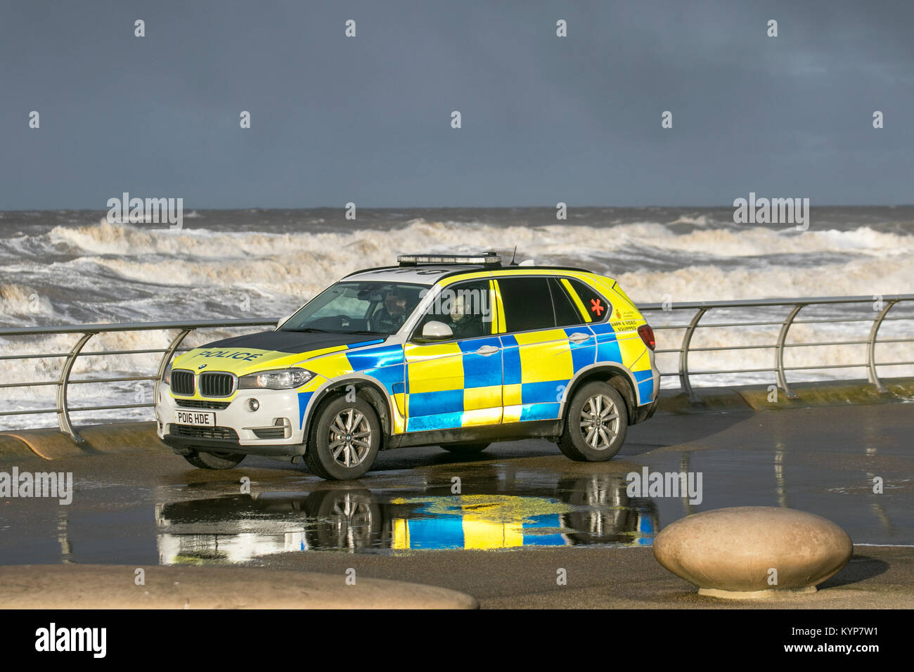 Armed response vehicle hi-res stock photography and images - Alamy