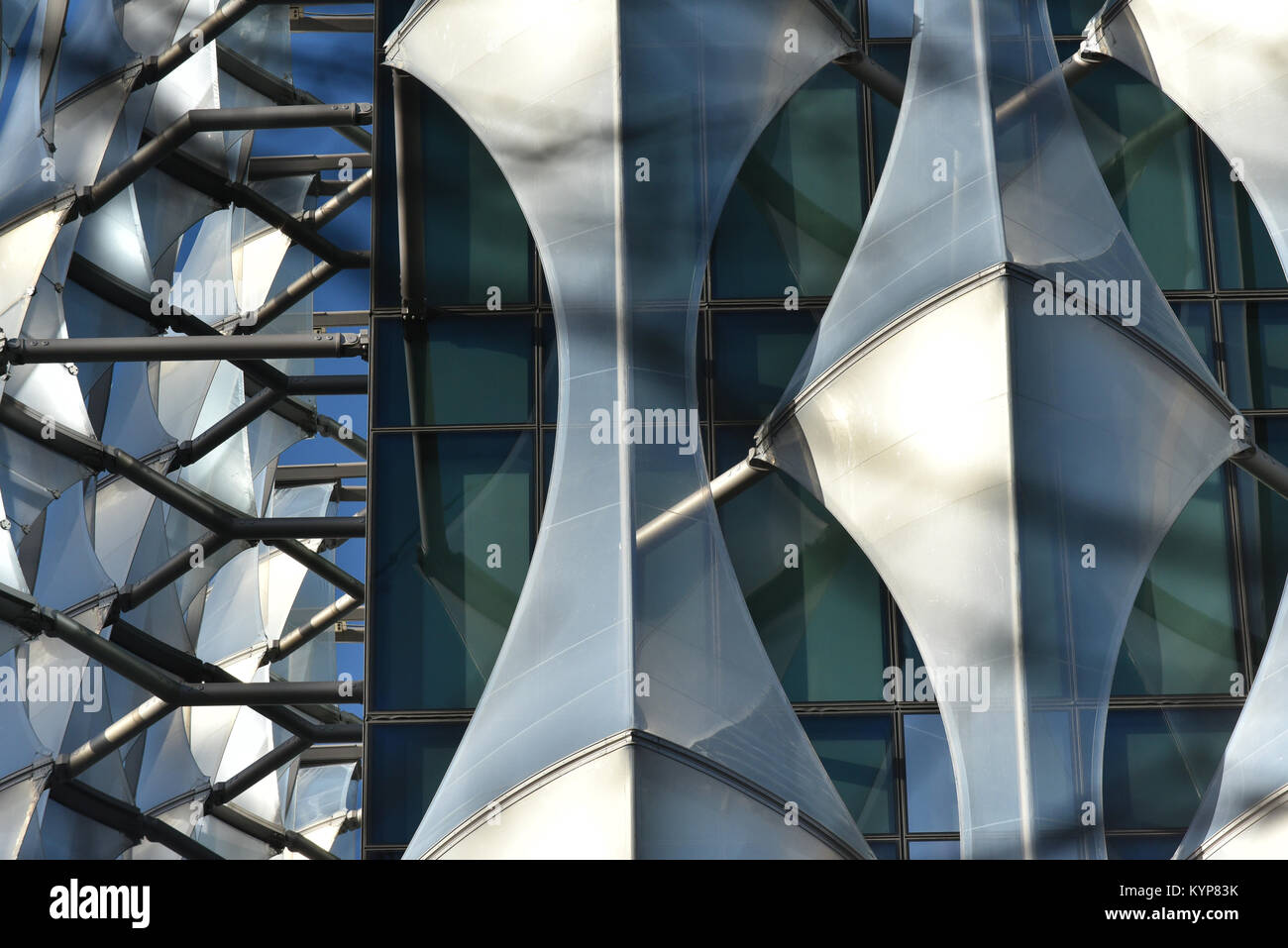 Nine Elms Lane, London, UK. 16th Jan, 2018. The new US embassy opens ...