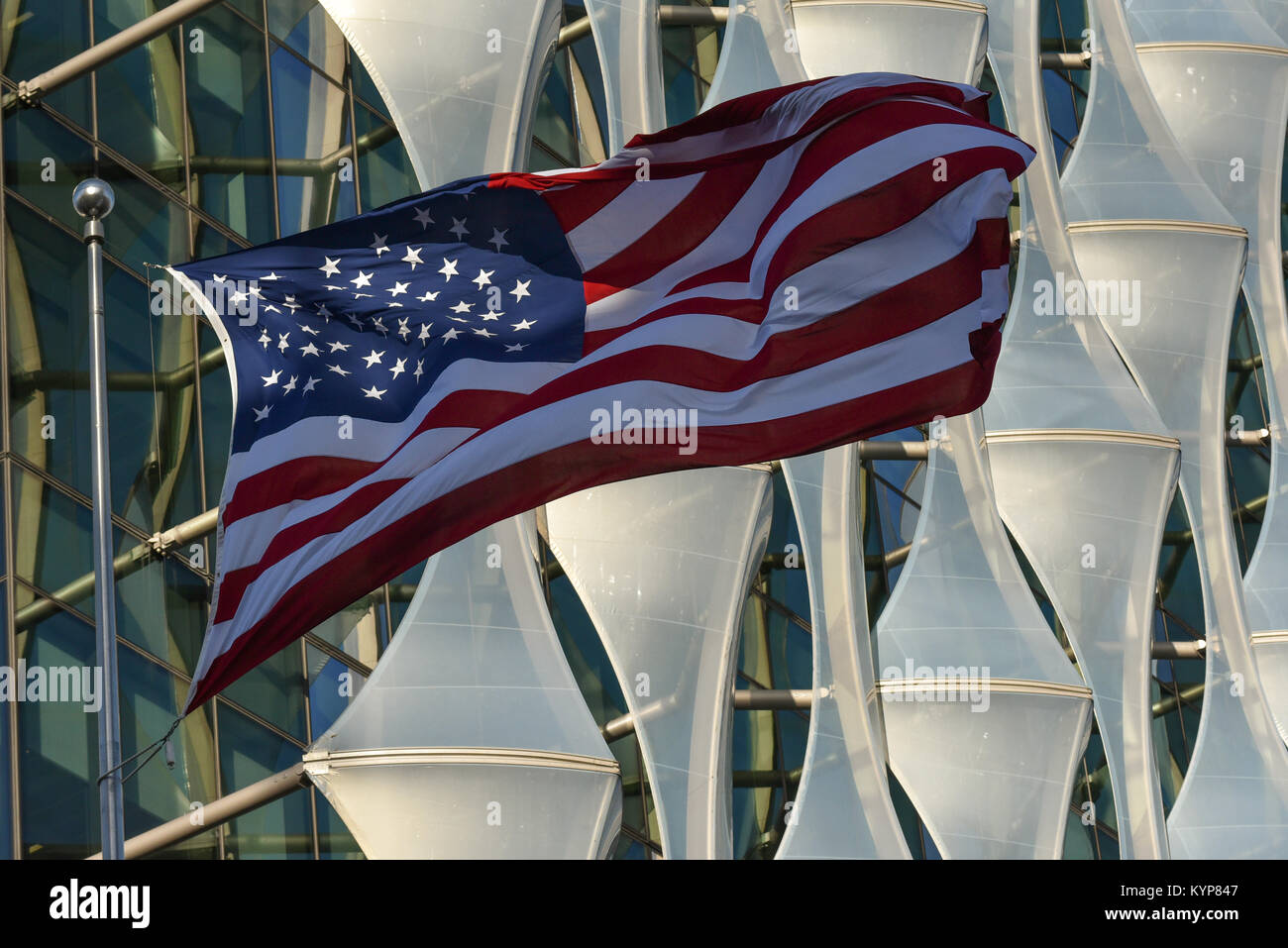 Nine Elms Lane, London, UK. 16th Jan, 2018. The new US embassy opens ...