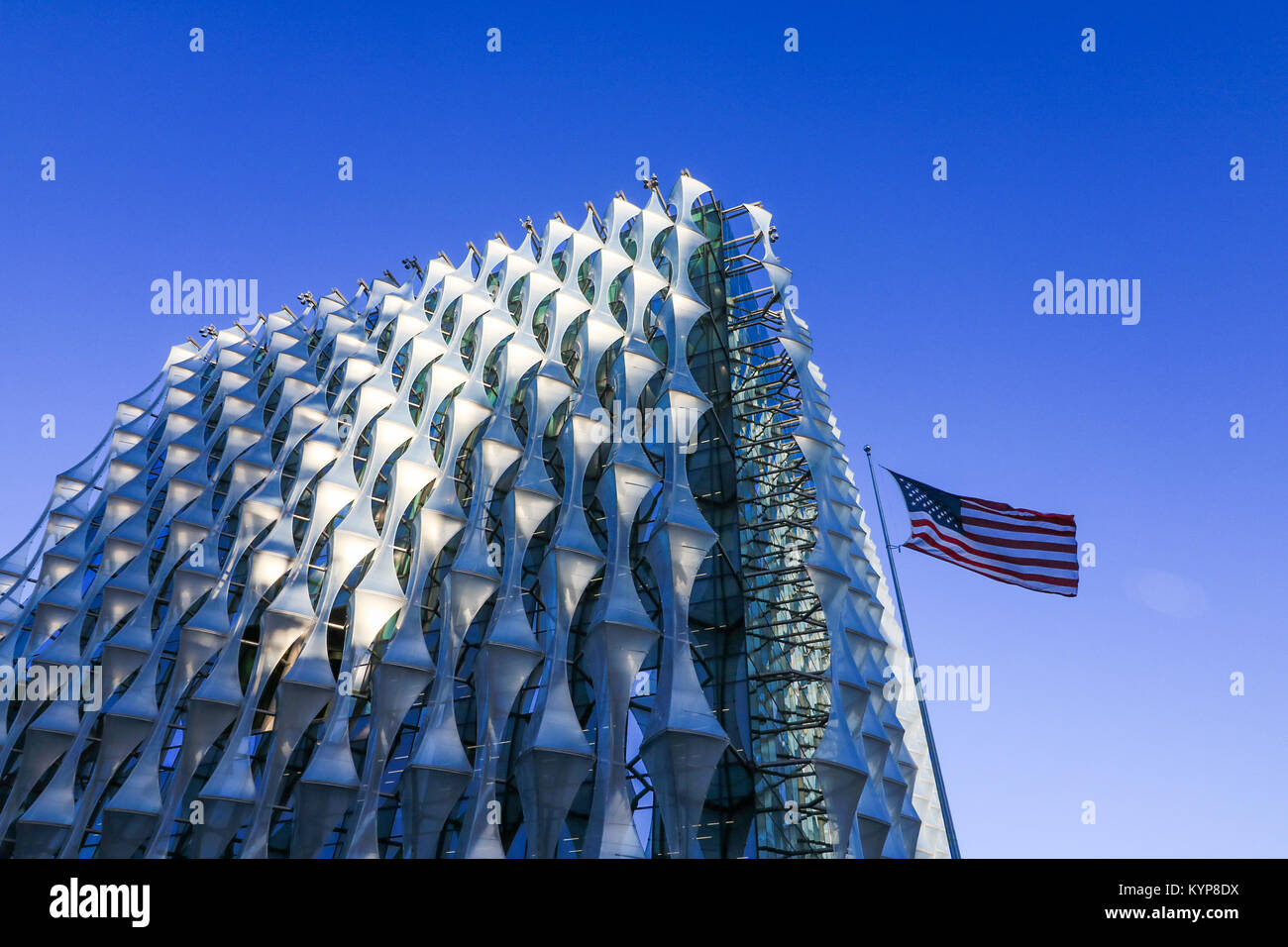 London, UK. 16th Jan, 2018. The new United States embassy diplomatic ...