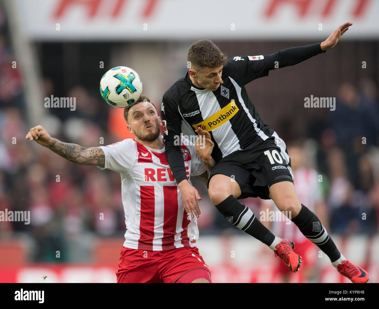 Marco HOEGER (Hoger) (K) im duels versus Thorgan HAZARD r. (MG), Aktion ...
