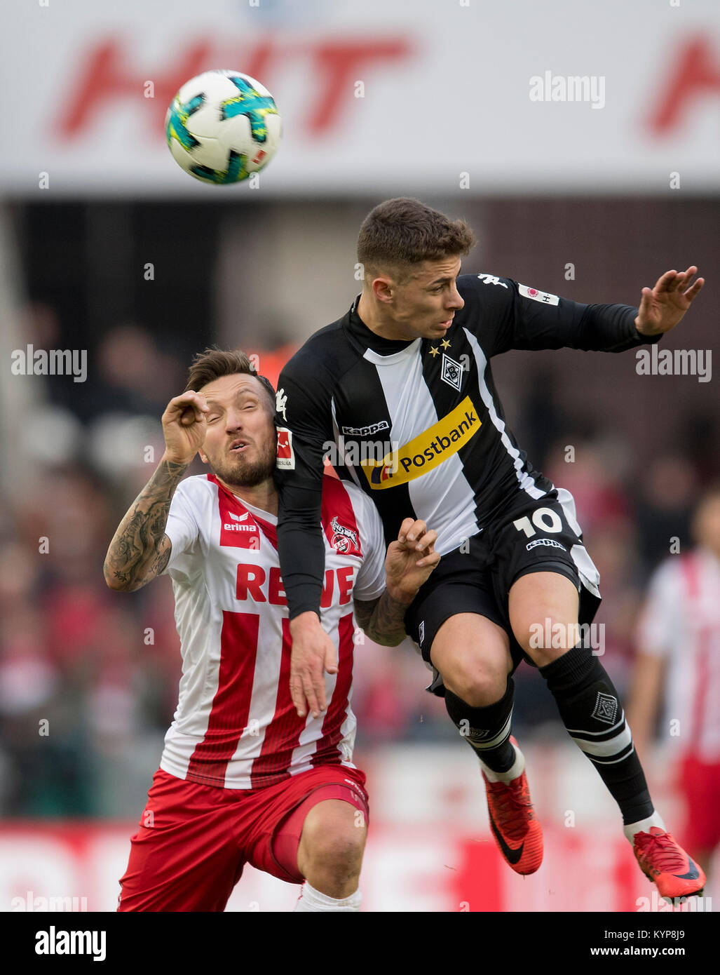 Marco HOEGER (Hoger) (K) im duels versus Thorgan HAZARD r. (MG), Aktion ...