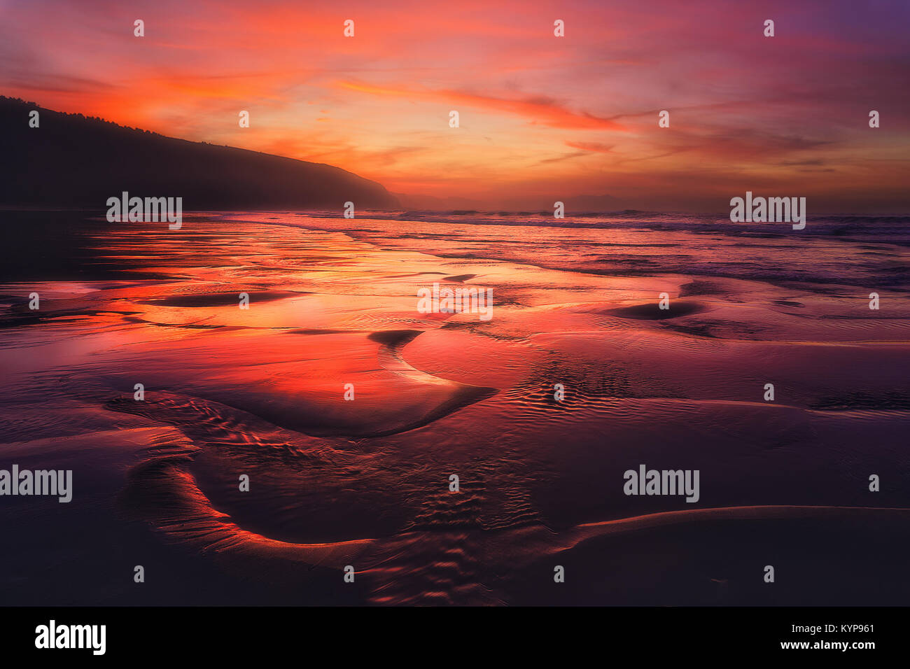 Puddle on beach sunset hi-res stock photography and images - Alamy