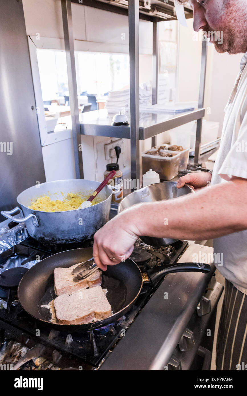 Food preparation in a restaurant kitchen Stock Photo - Alamy