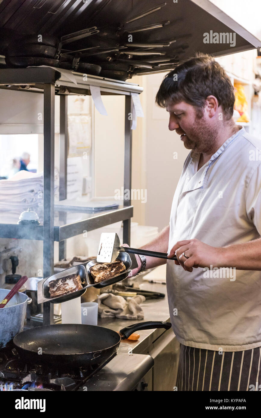 Food preparation in a restaurant kitchen Stock Photo - Alamy