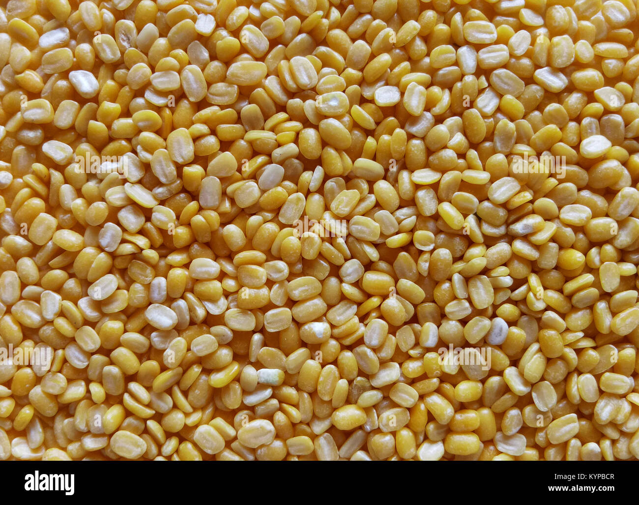 Pigeon eating peas hi-res stock photography and images - Alamy