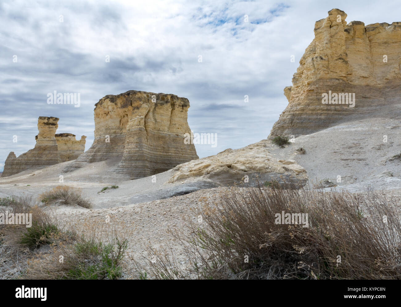 Limestone rocks in the white desert hi-res stock photography and images ...