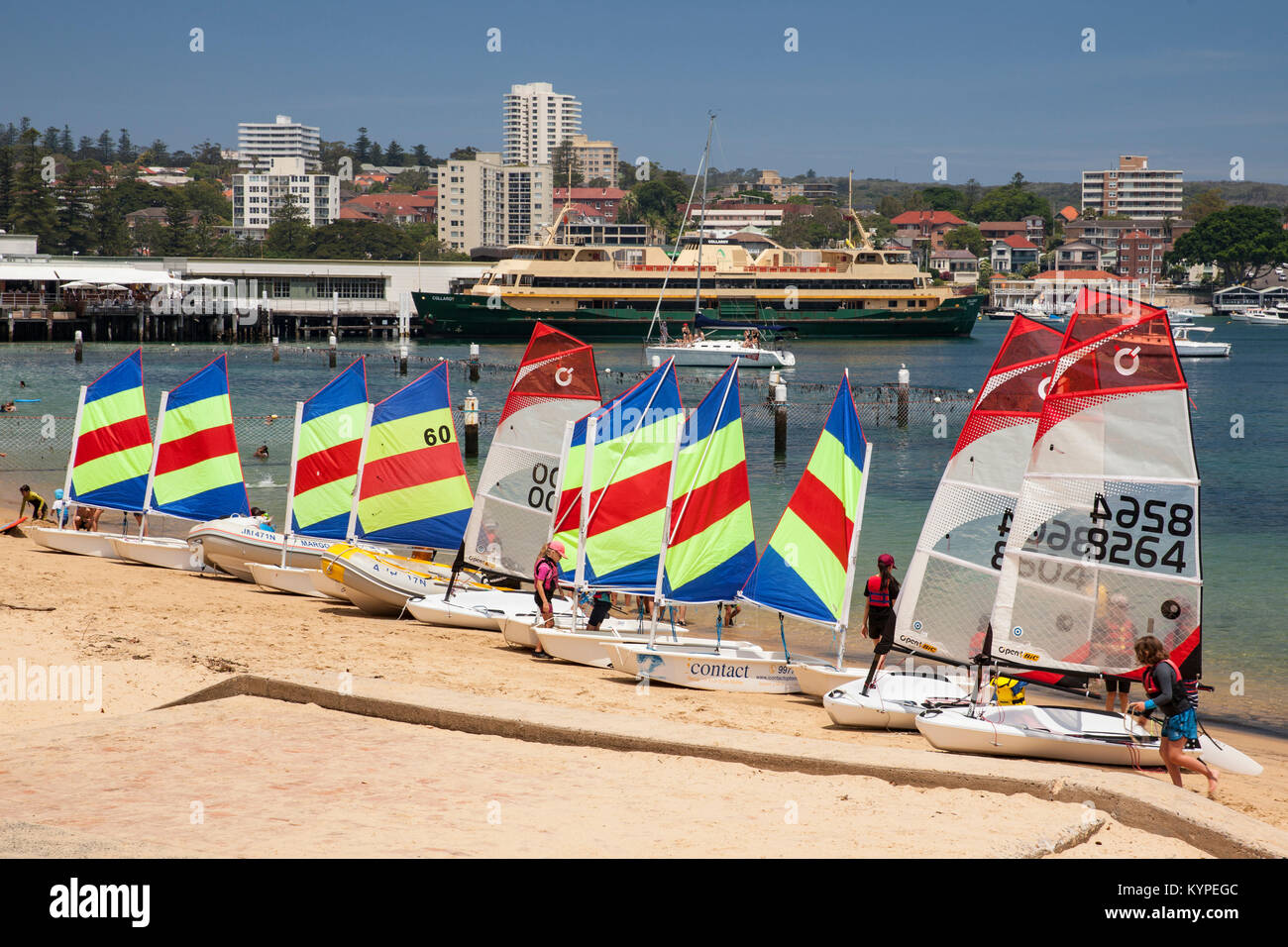 Teaching children to sail hi-res stock photography and images - Alamy
