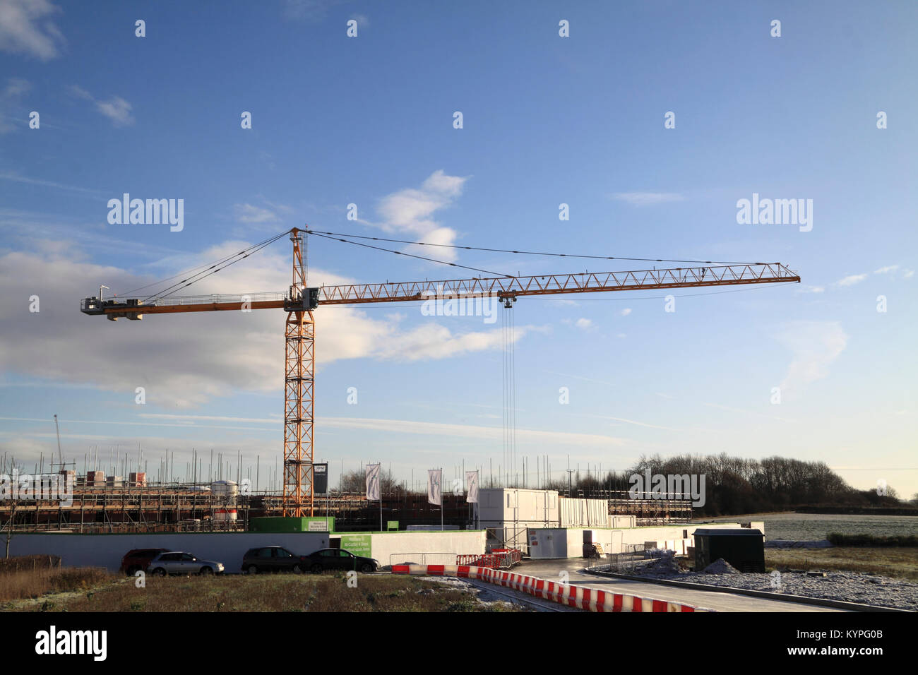 Crane lifting bricks hi-res stock photography and images - Alamy