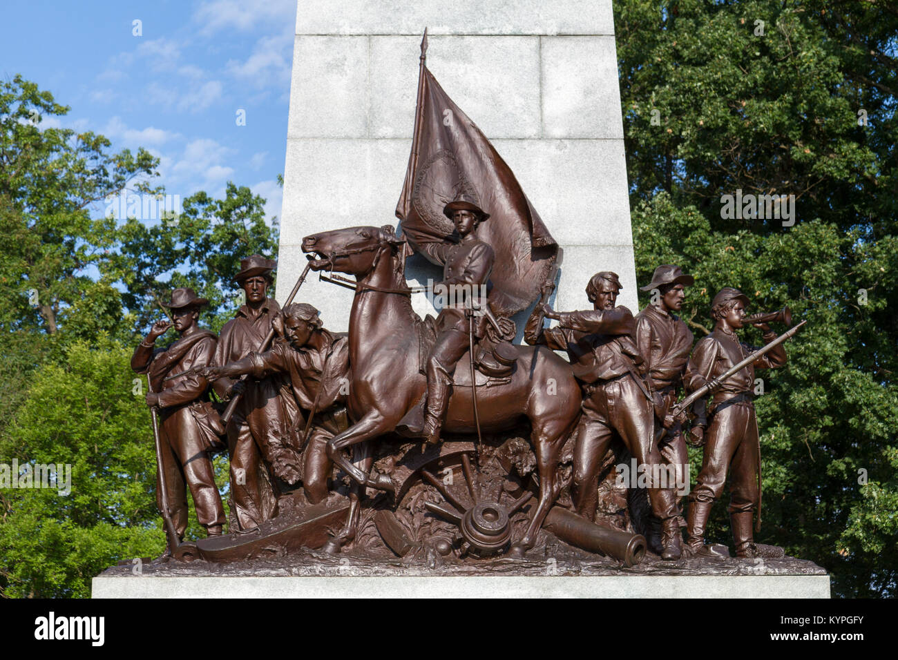 The Virginia State Monument with a bronze statue of General Robert E ...