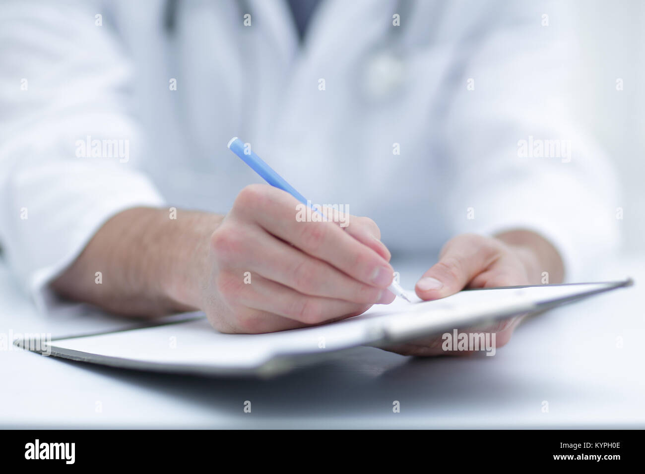 doctor writing out the prescription.close-up Stock Photo - Alamy