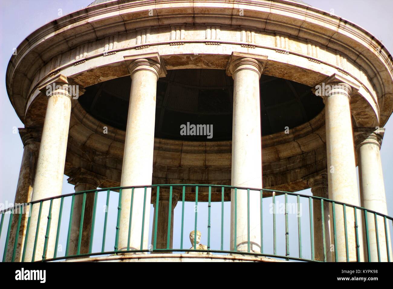 Circular Stone Column Stock Photos & Circular Stone Column Stock Images ...