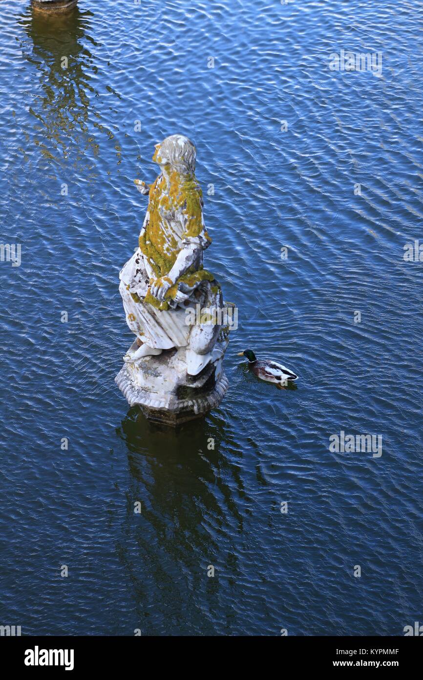 Stone statues in the garden pond in Lisbon, Portugal Stock Photo - Alamy