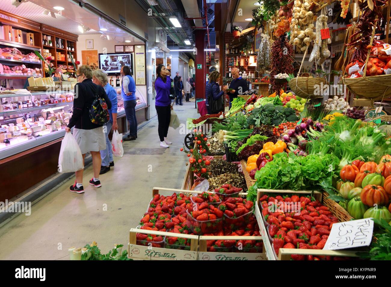 Retail shopping in italy hi-res stock photography and images - Alamy