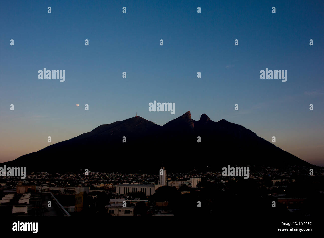 Monterrey mexico mountains hi-res stock photography and images - Alamy