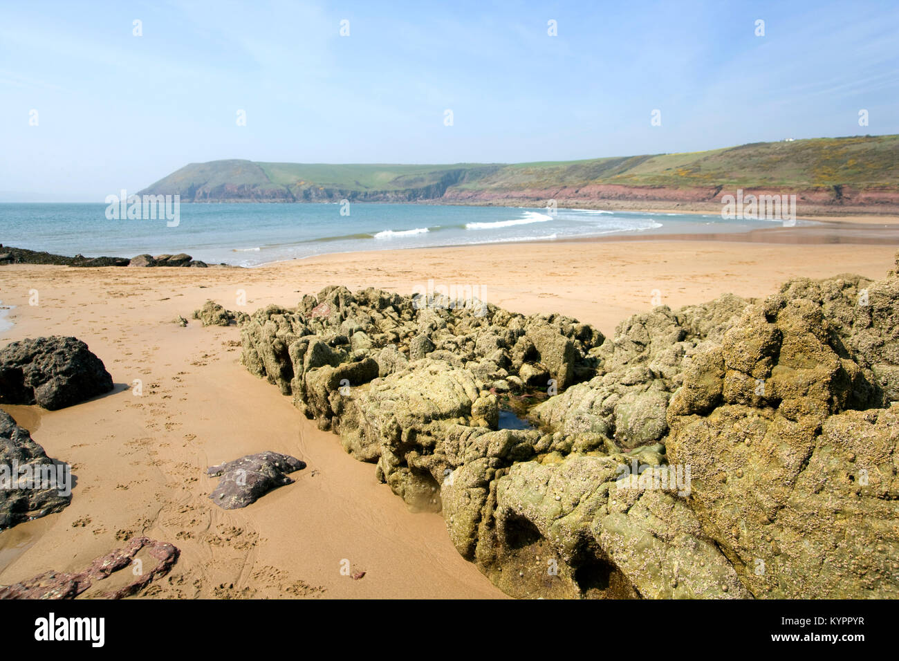 Manorbier rockpools beach hi-res stock photography and images - Alamy