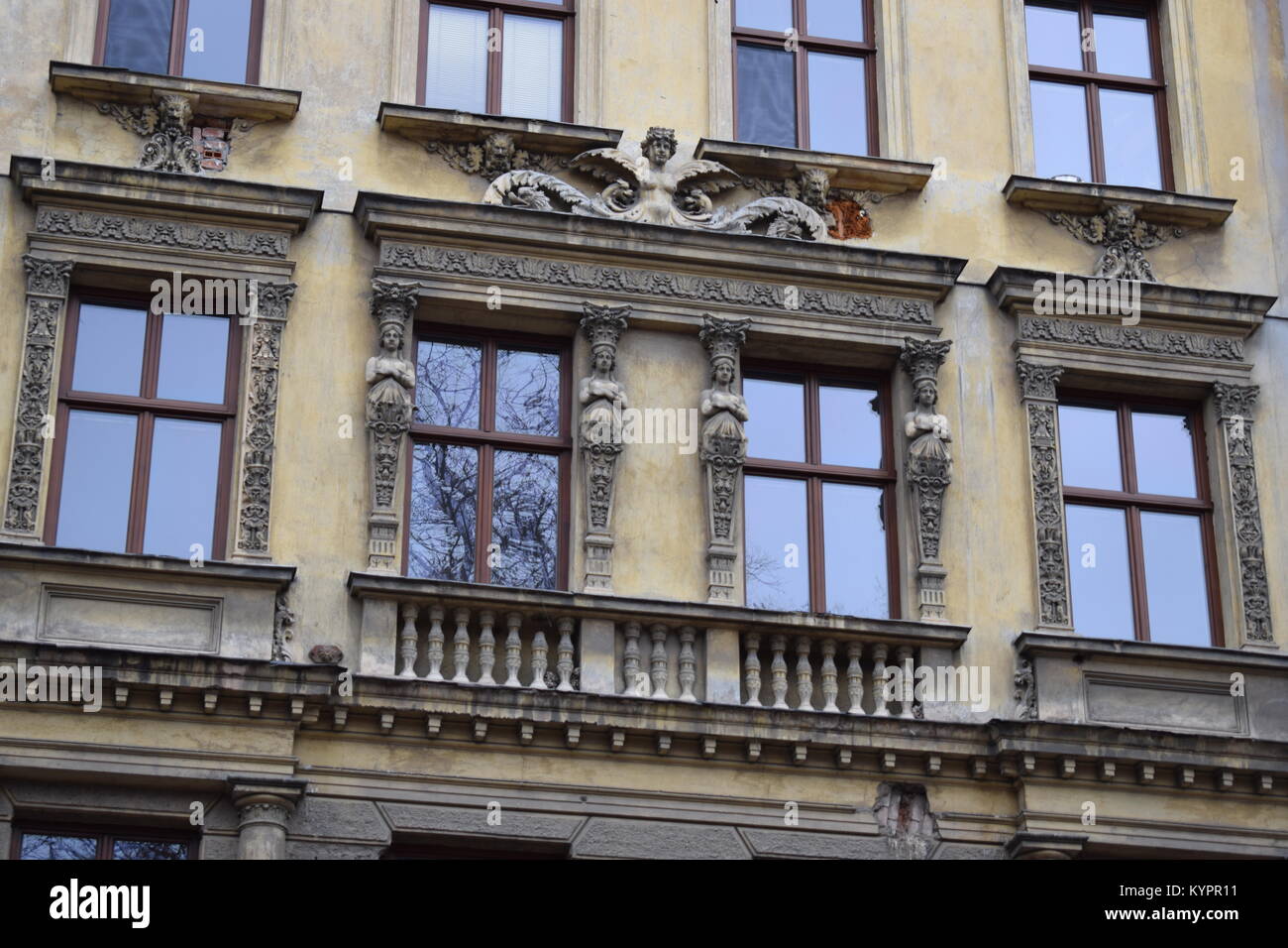 Sculpture on building Stock Photo - Alamy