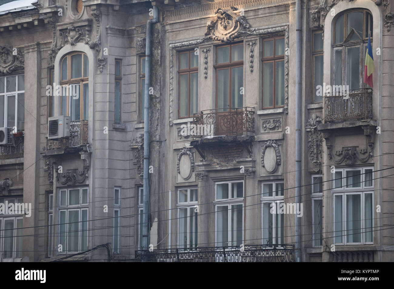 Old windows old style windows hi-res stock photography and images - Alamy