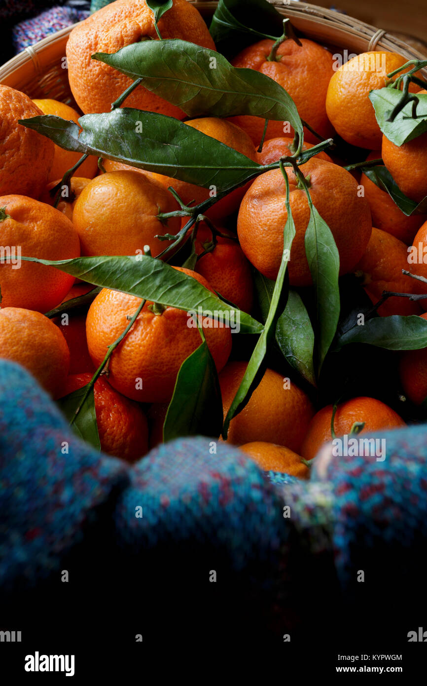 Clementine oranges in a basket Stock Photo - Alamy