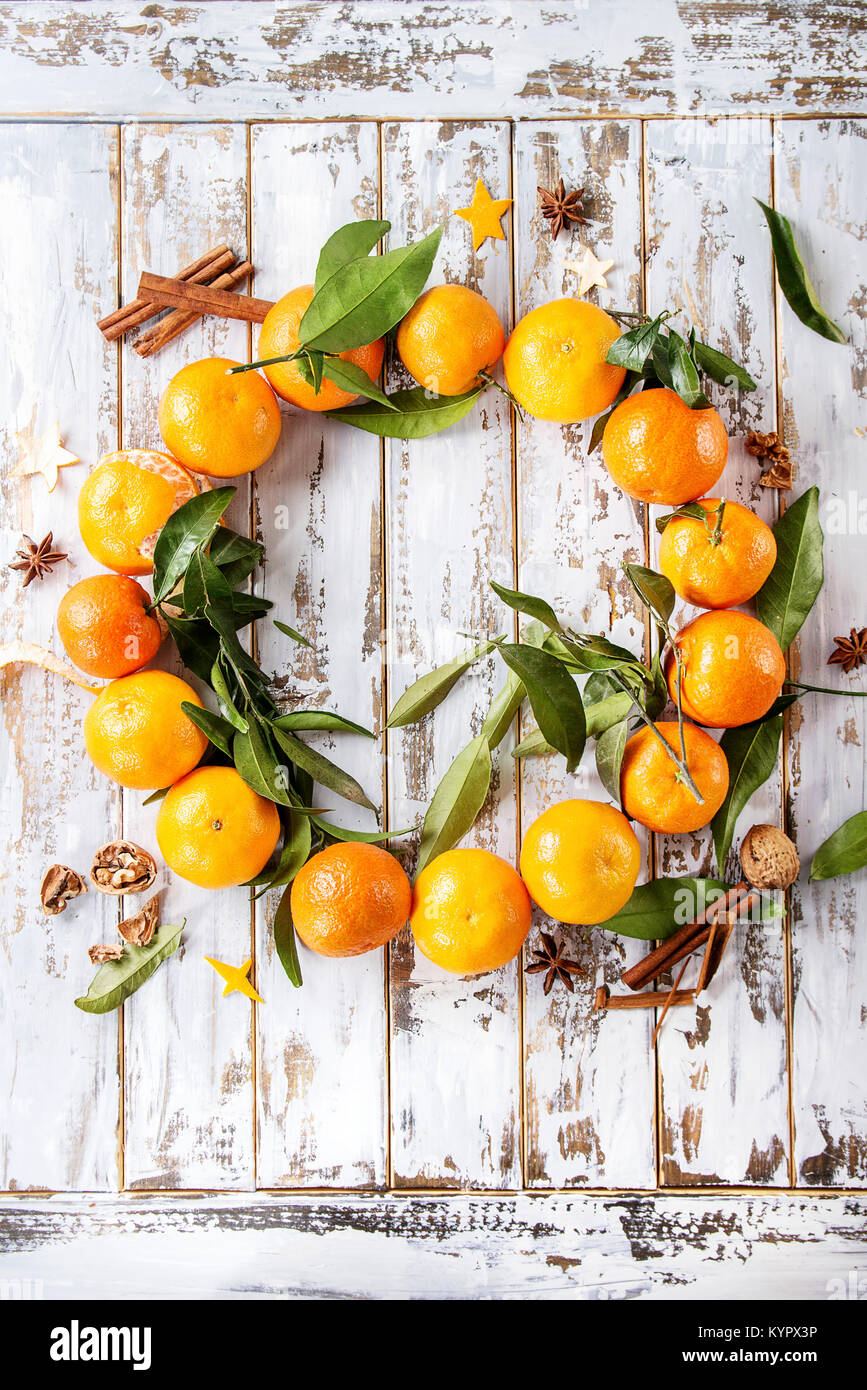 Clementines tangerines with leaves as Christmas wreath with cinnamon ...