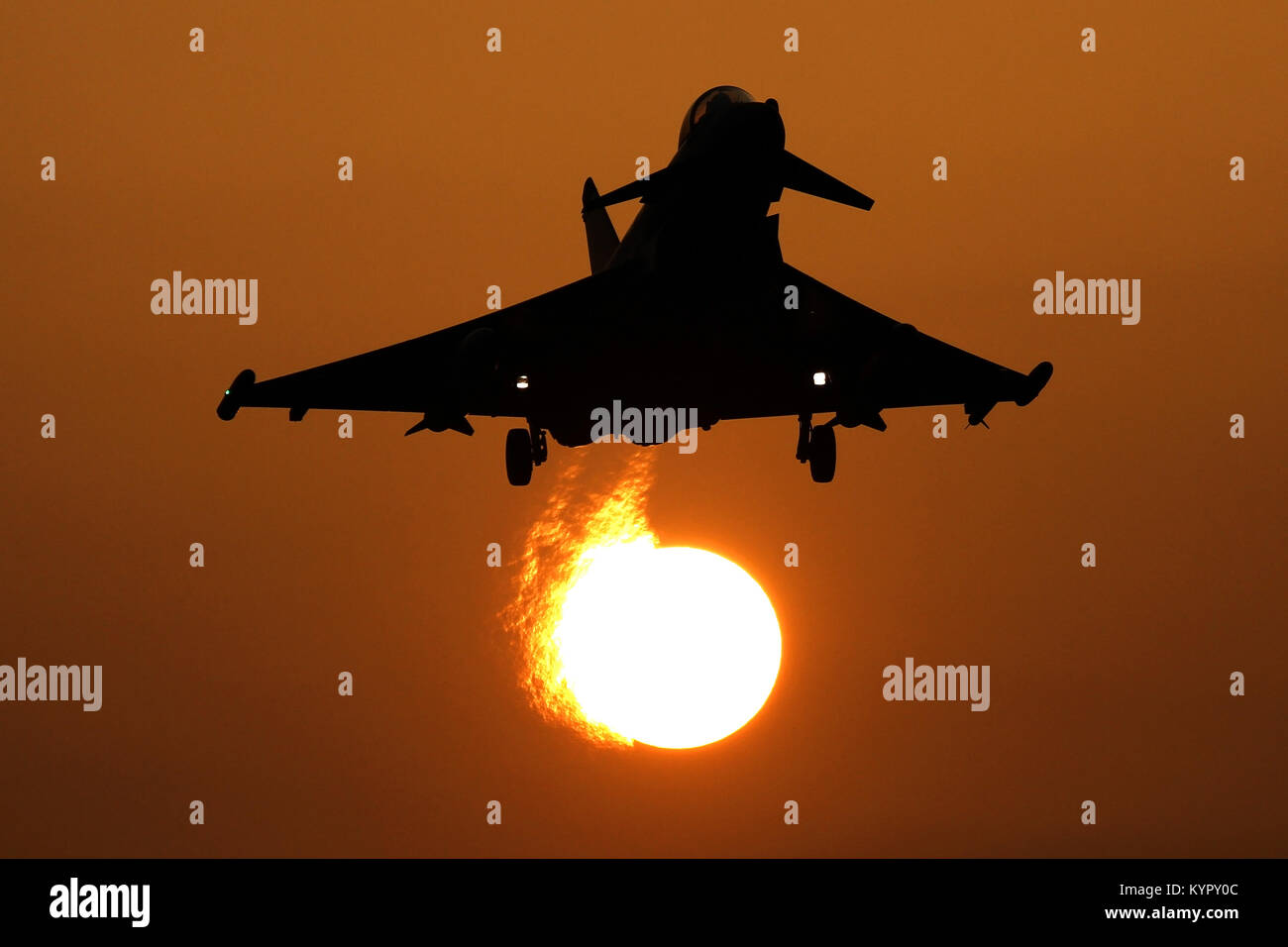 Fighter jet sunset hi-res stock photography and images - Alamy