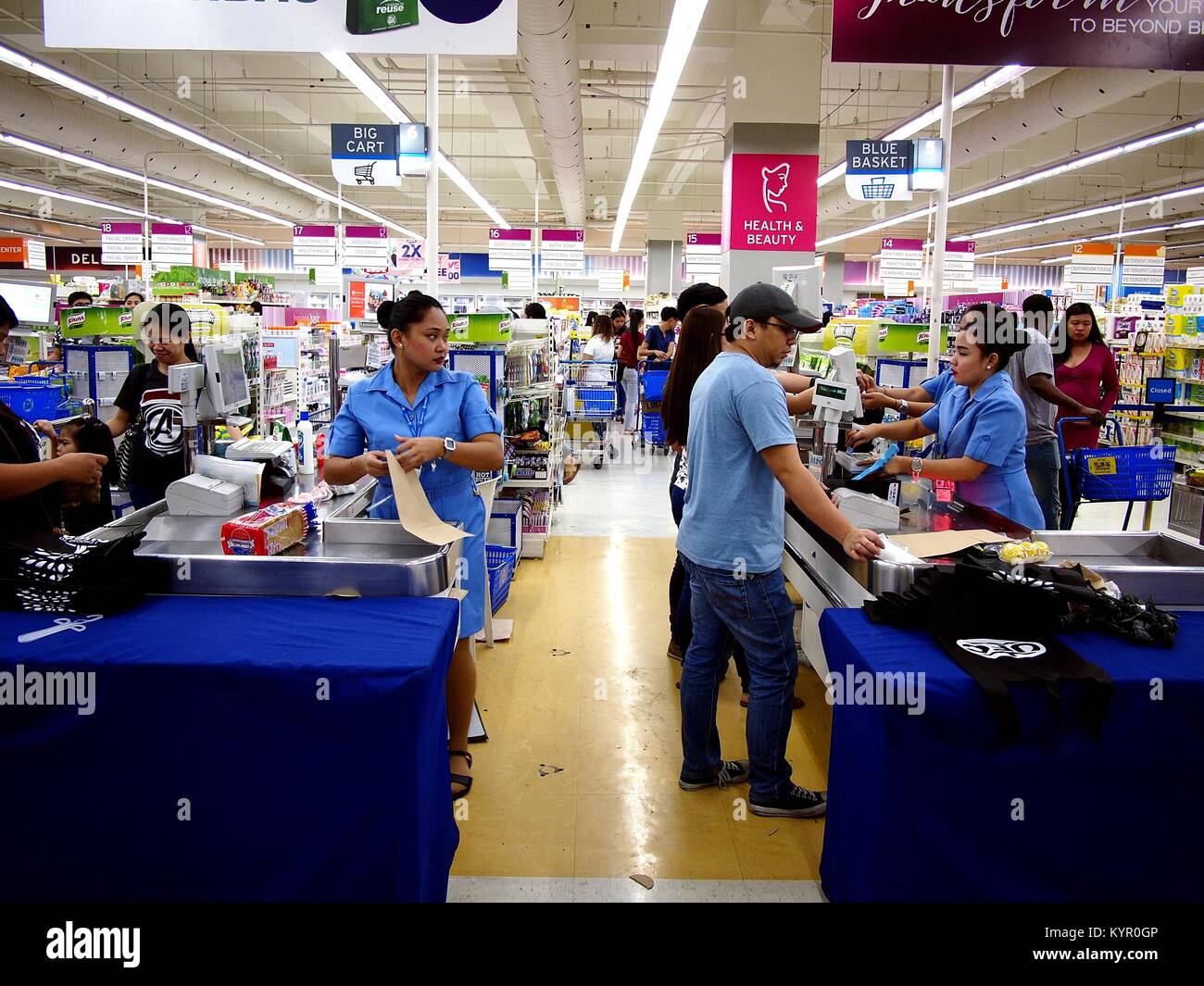 Interior cashier cashiers hi-res stock photography and images - Alamy