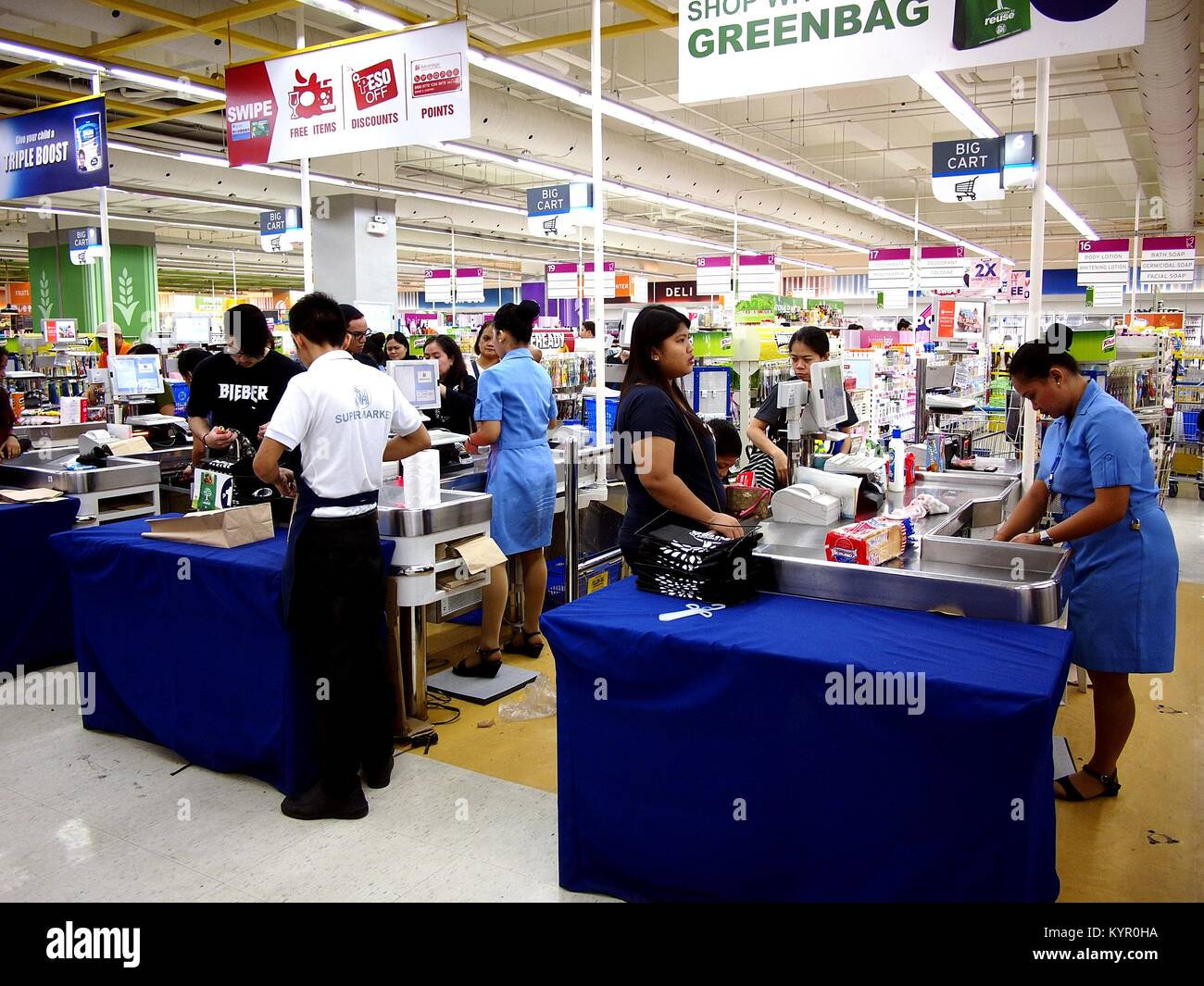 Store Interior Cashier High Resolution Stock Photography and Images - Alamy