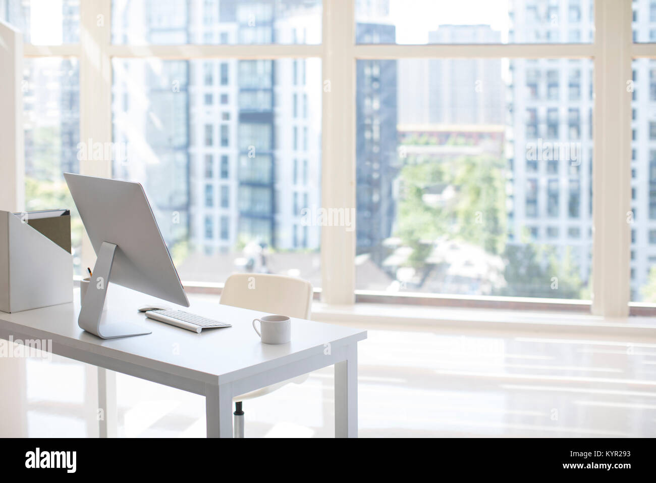 Office simplicity hi-res stock photography and images - Alamy