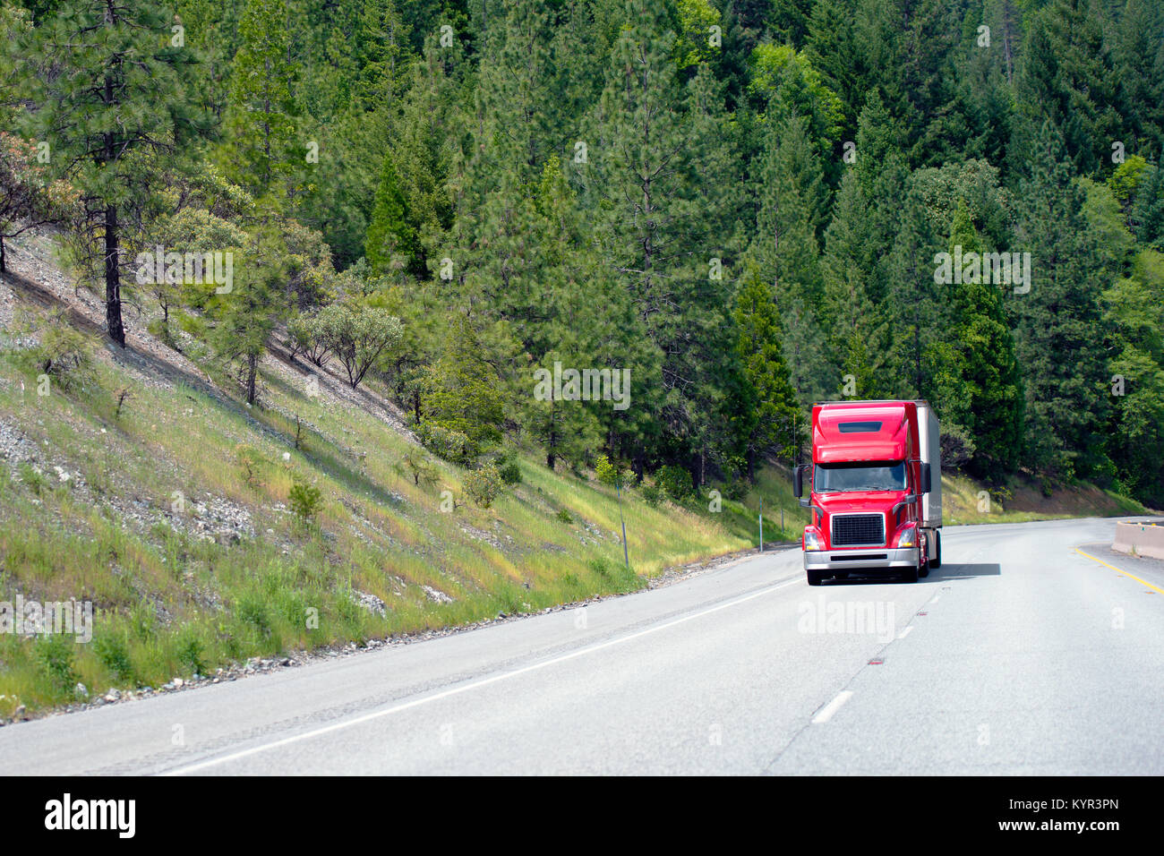 Cargo trucks border hi-res stock photography and images - Alamy