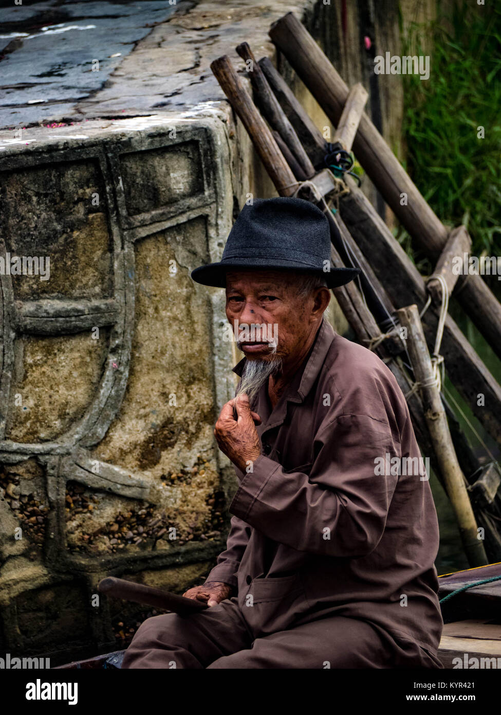 old man in Hoi An Stock Photo - Alamy