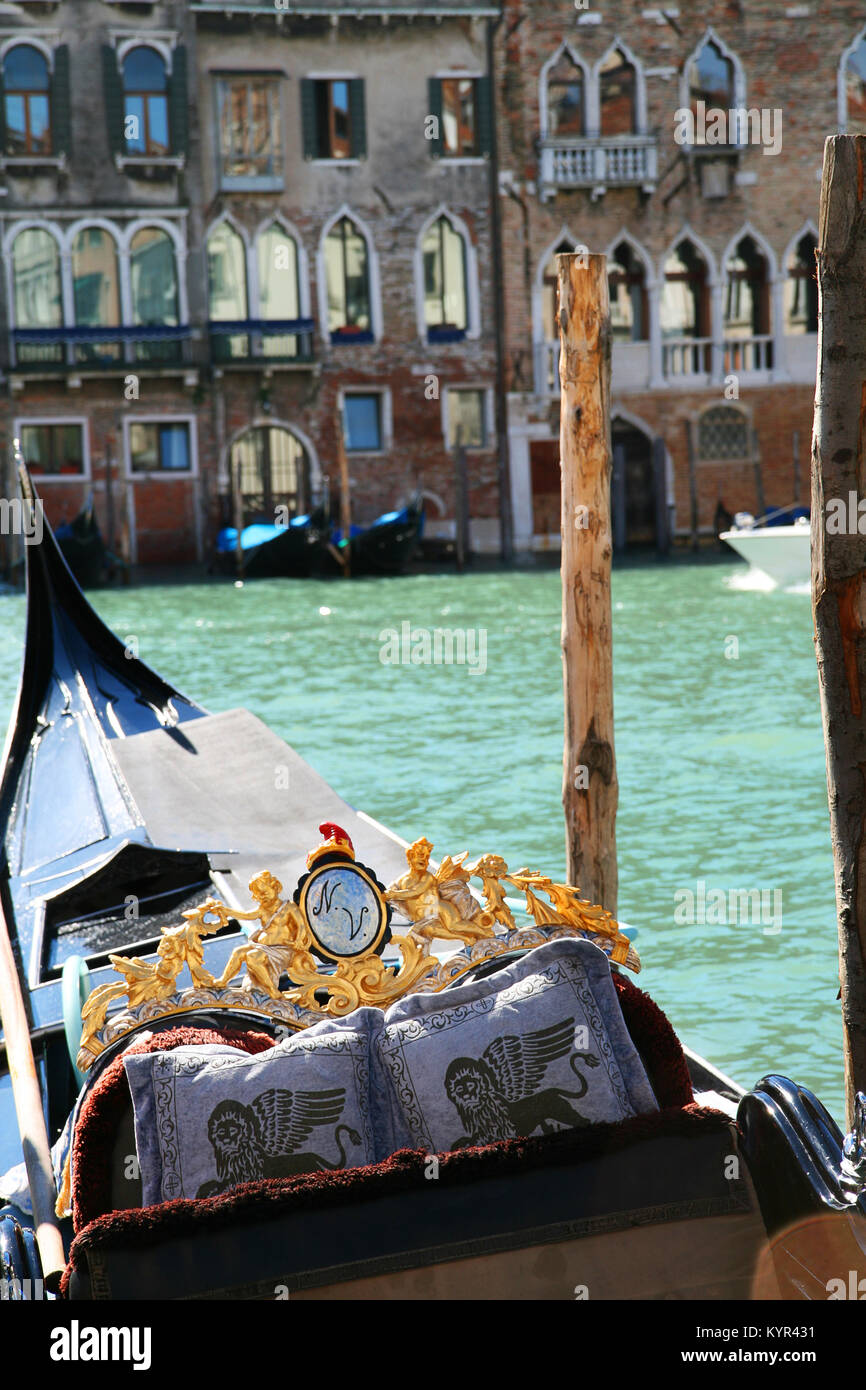 Venice canal wall detail hi-res stock photography and images - Alamy