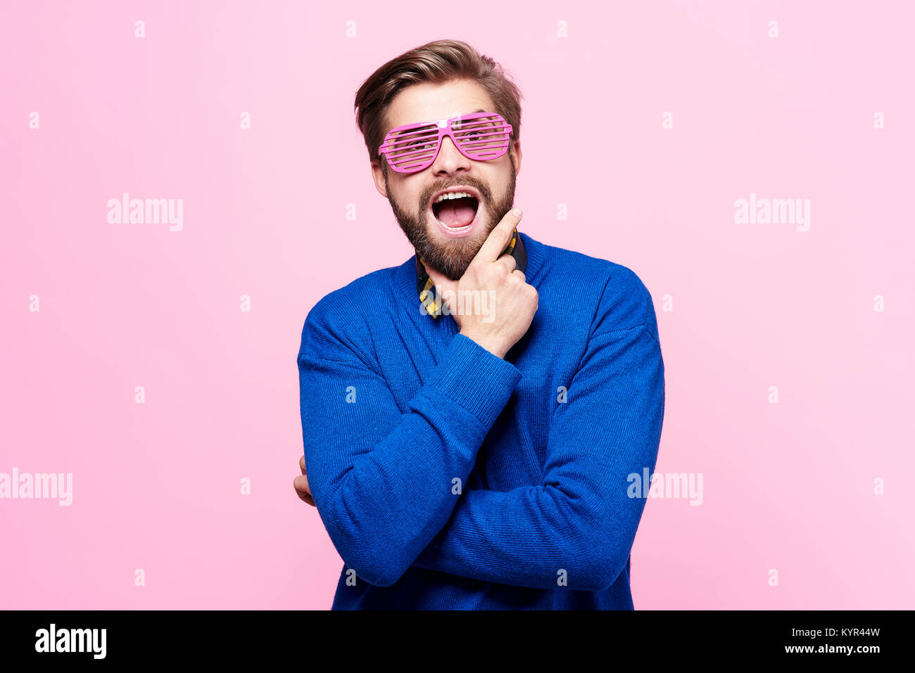 Man screaming with headphones hi-res stock photography and images - Alamy