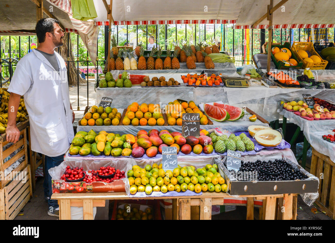 Fruit and vegetable market in Ipanema, Rio de Janeiro Stock Photo - Alamy
